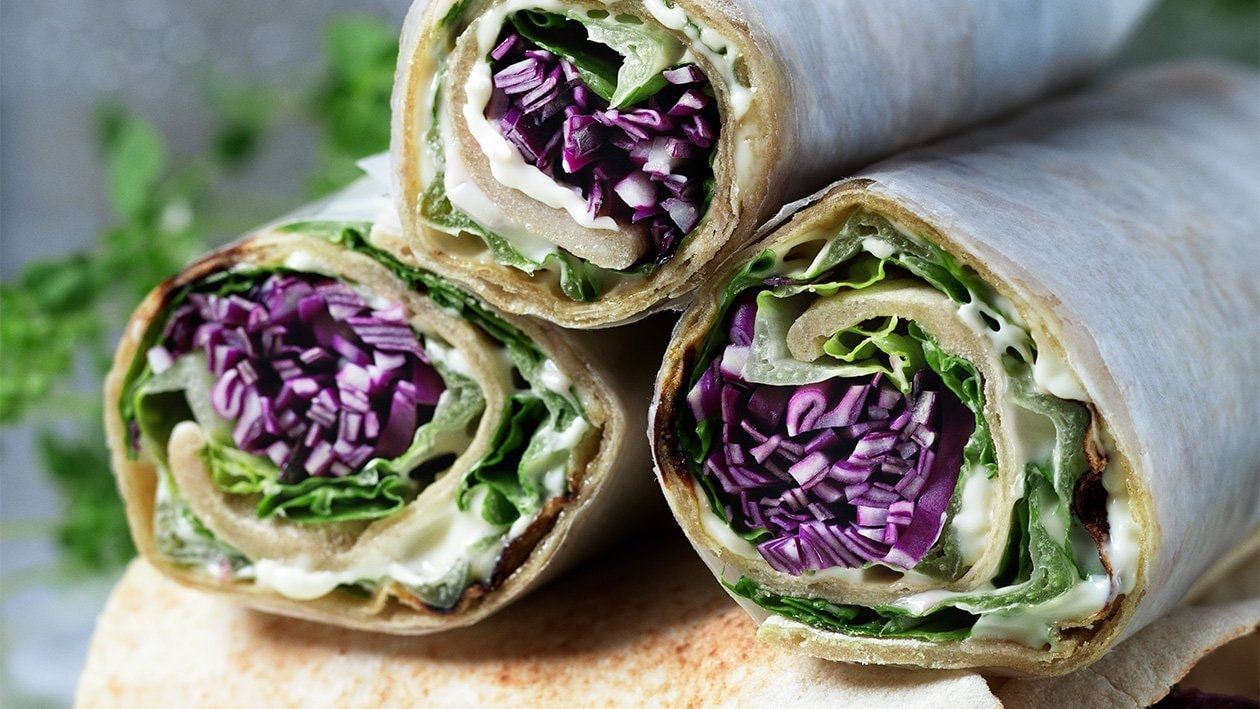 Wraps med rødkålssalat og fennikelpesto - Opskrift